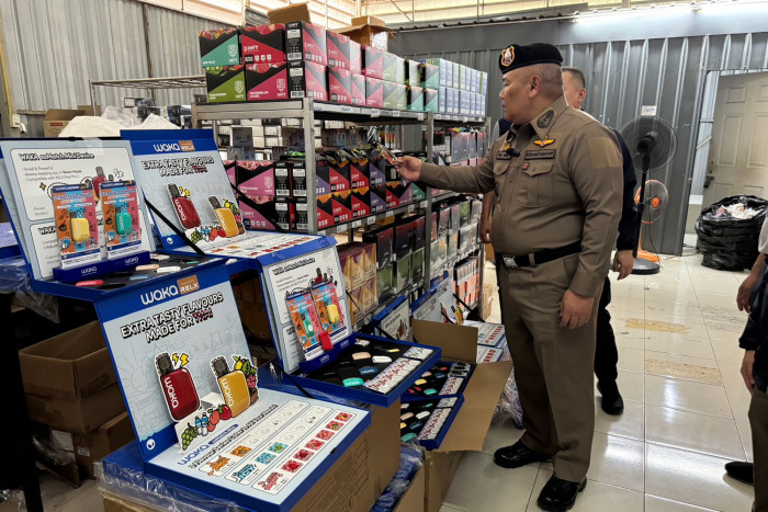 Bangkok Post - Police hit vape shops eyeing students