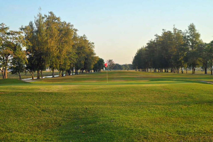 Bangkok Post - Air force golf course out, airport runway link in