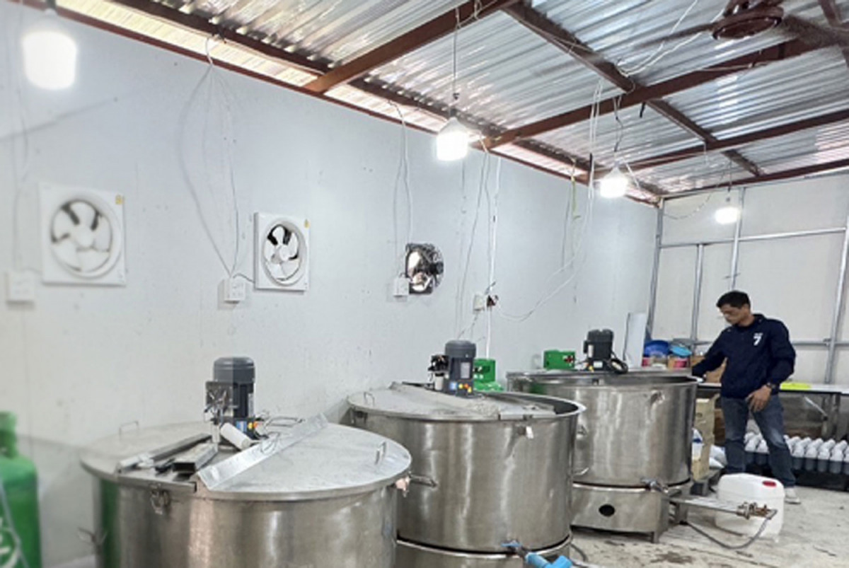 Bangkok Post - Raid on factory producing fake allergy syrup