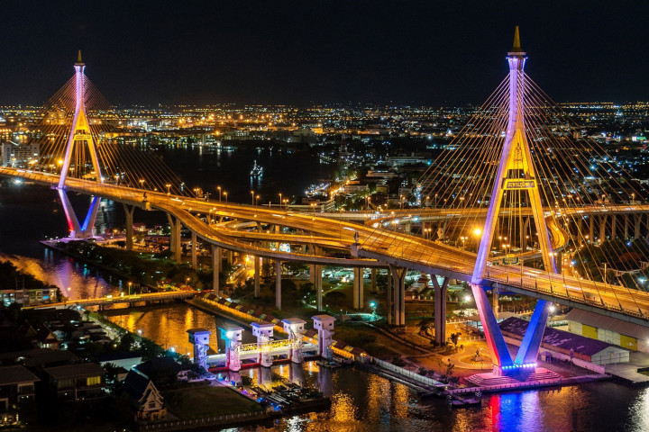 Bangkok Post - Bridges to be lit up for King's birthday