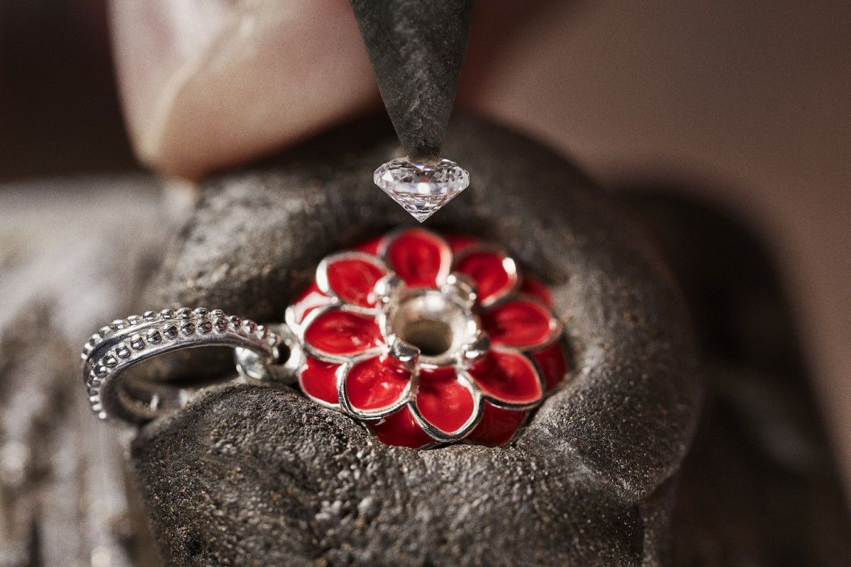 Bangkok Post - Jewellery giant Pandora offers upbeat outlook