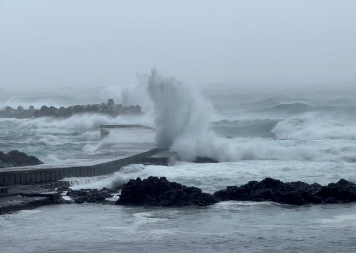 Bangkok Post - Severe typhoon approaching Japan disrupts flights, trains