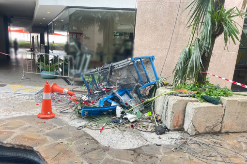 Bangkok Post - Window cleaner dies as scaffold falls