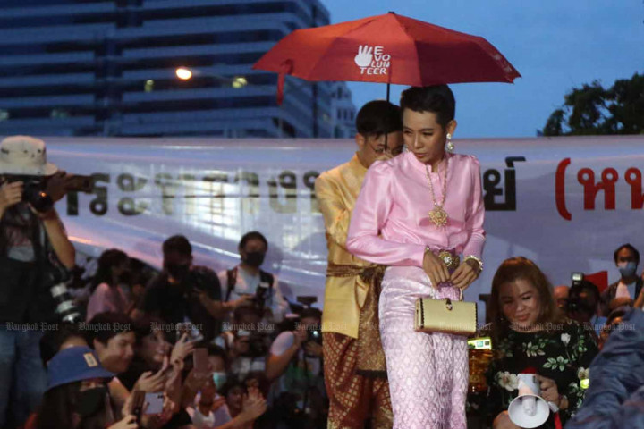 Bangkok Post - Court gives bail to Queen mimic