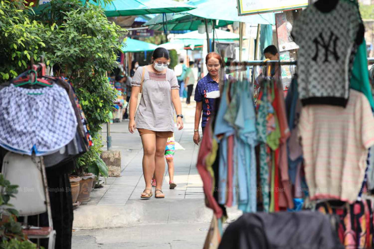 Bangkok Post - Only ‘poor Thais’ can be street vendors, says City Hall