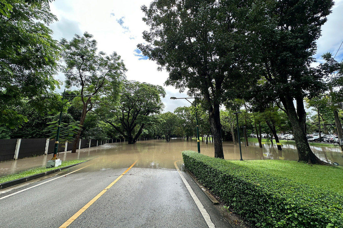 Bangkok Post - Chiang Mai University flooded; alert remains