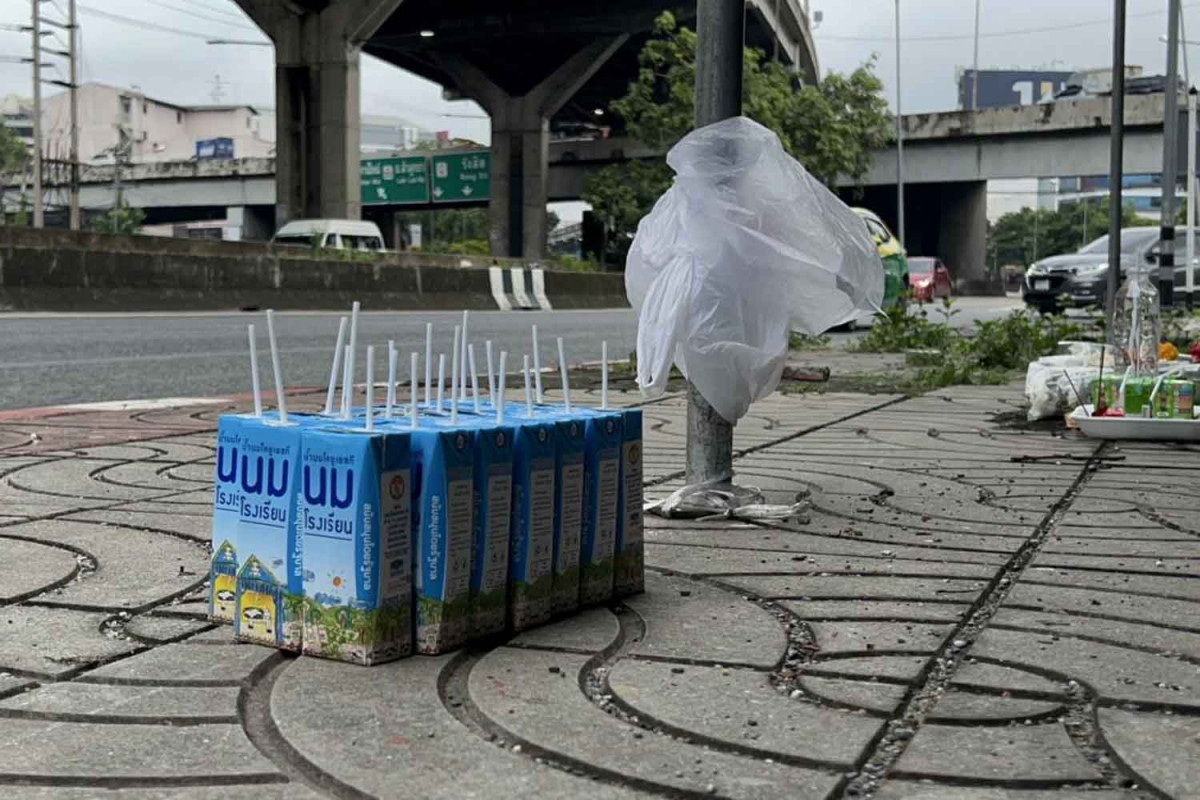 Bangkok Post - King to sponsor funeral for victims