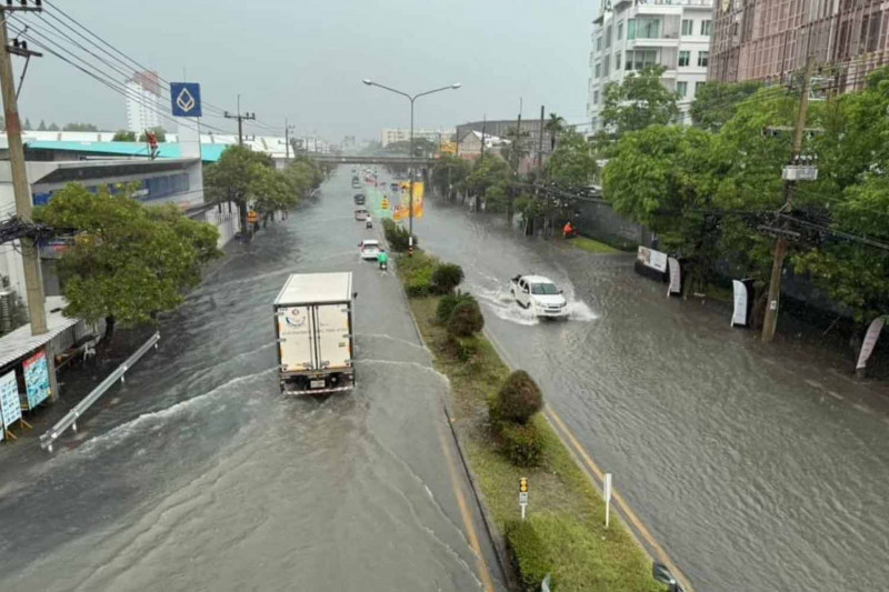Bangkok Post - Flooding in Cha-am, Hua Hin