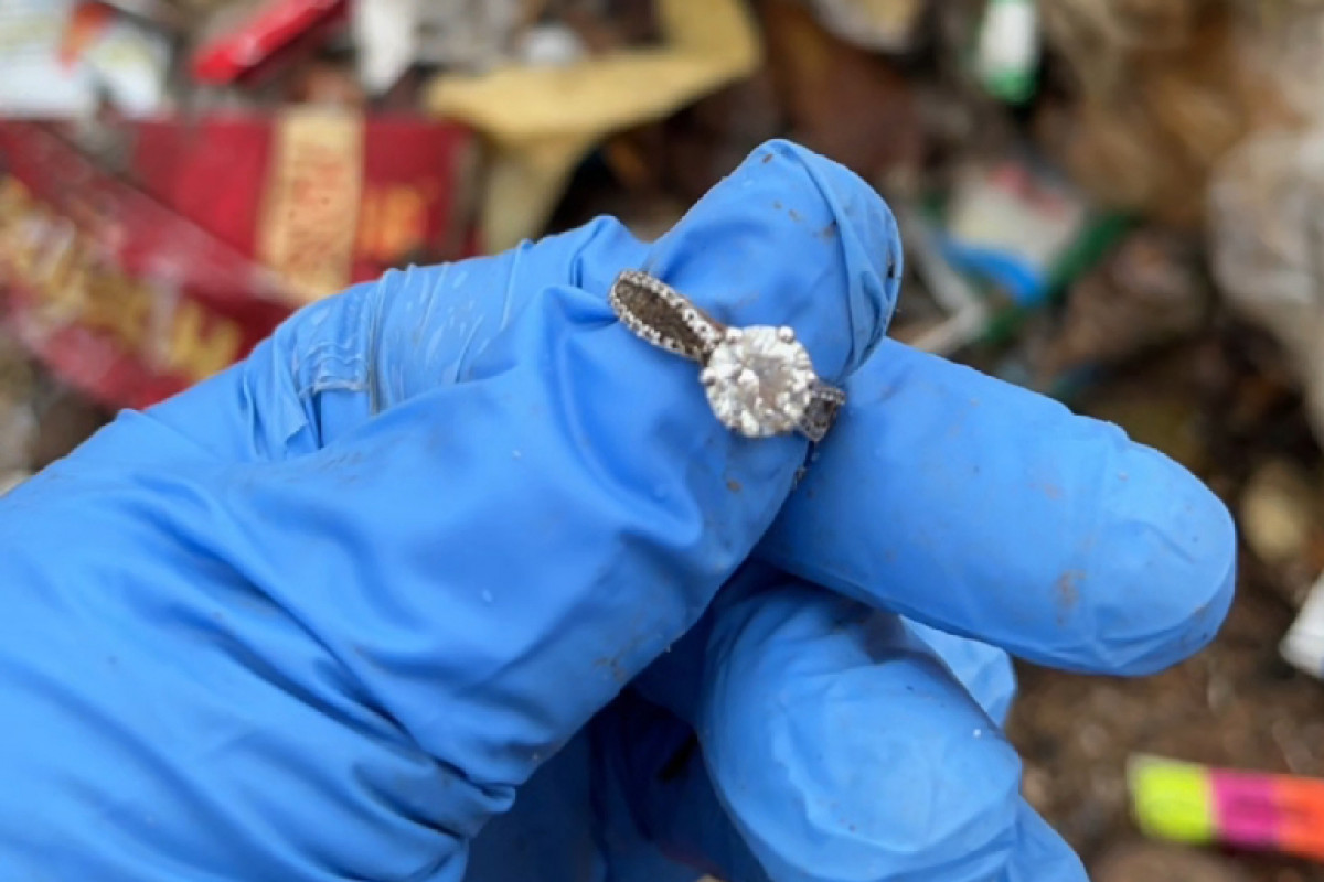 Bangkok Post - Lost diamond ring found in landfill after 30-hour search