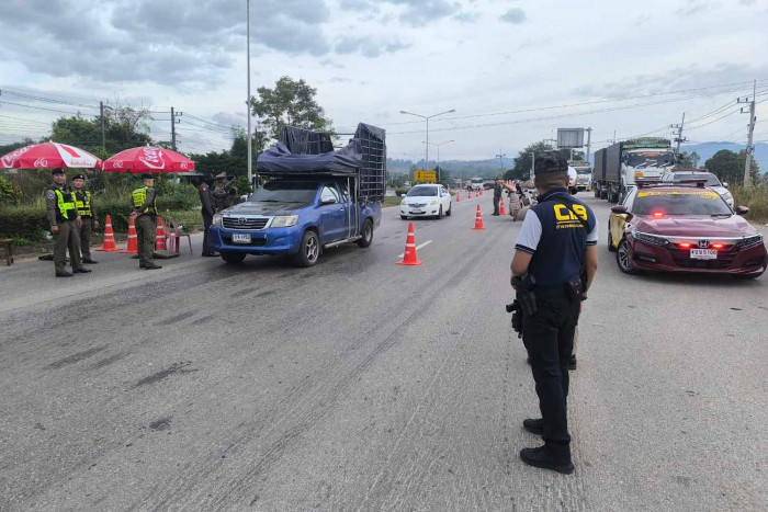 Bangkok Post - Checkpoint set up to prevent foreigners from illegal work in Myanmar
