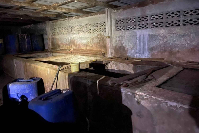 Bangkok Post - Five men found dead in fermented fish tank in Petchabun
