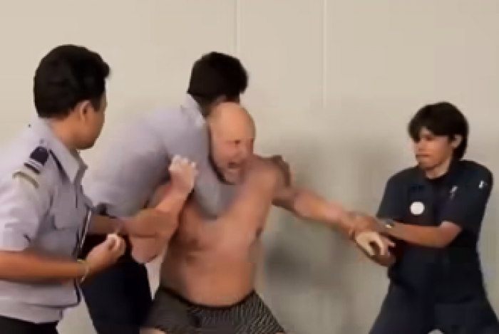 Bangkok Post - Wildly drunk tourist charged with assaulting police