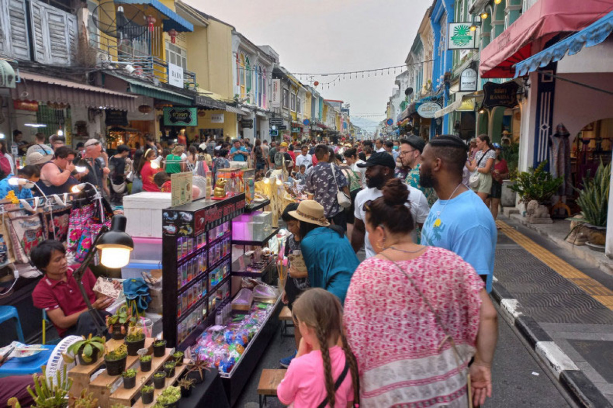 Bangkok Post - Phuket sees tourist influx for NY break