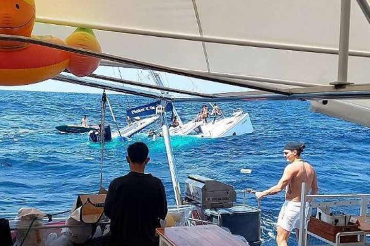 Bangkok Post - 33 Chinese tourists saved from sinking catamaran off Phuket