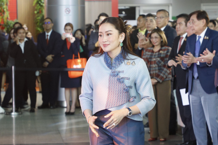 Bangkok Post - PM courts big business at WEF