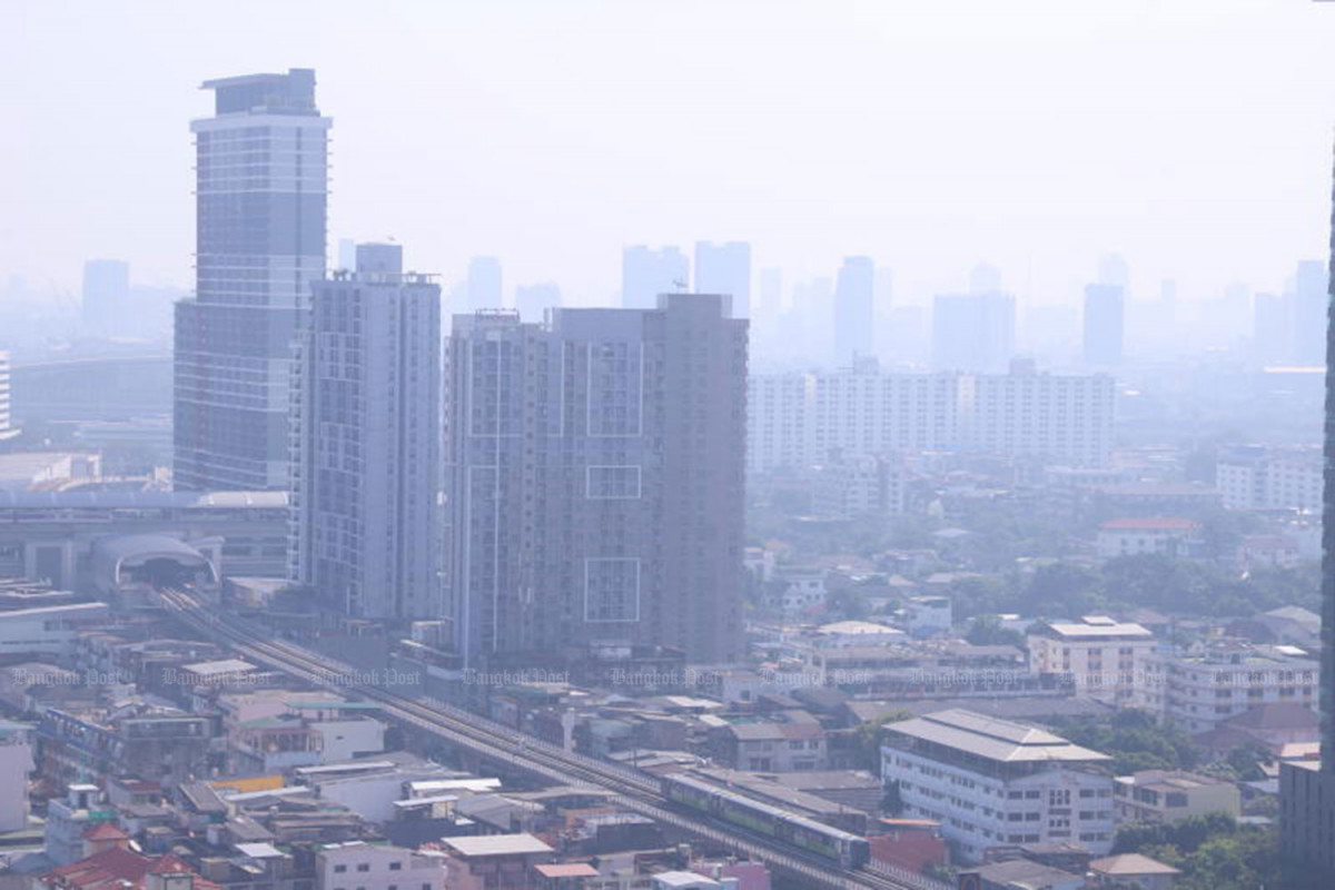 Bangkok Post - PM orders week of free public transport to combat PM2.5