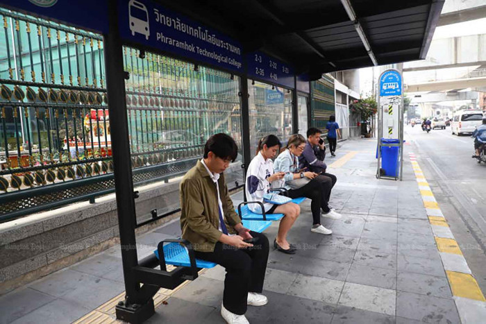 Bangkok Post - Chadchart backs new bus stop designs