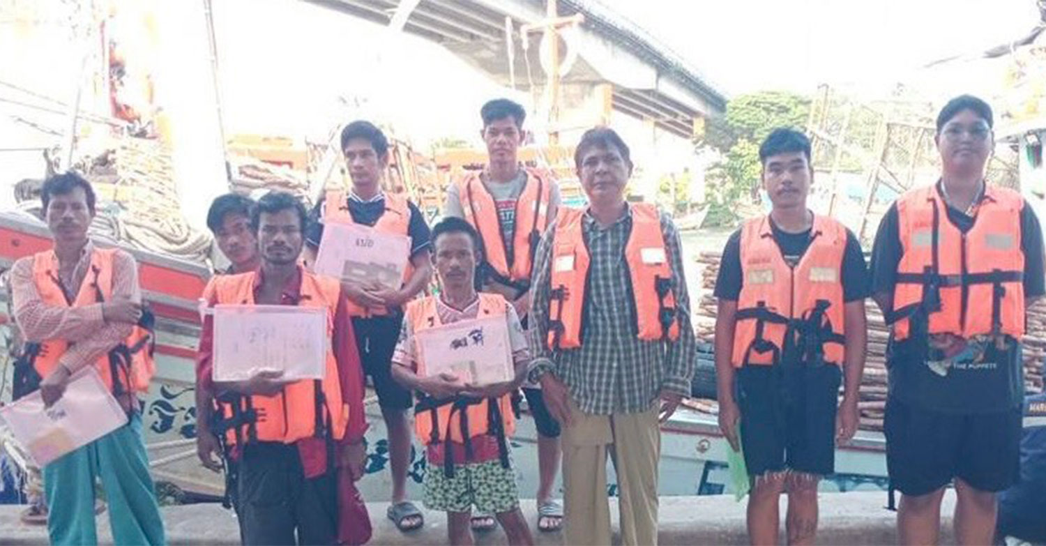 Bangkok Post - Trawler sunk by collision with ocean liner, crew rescued