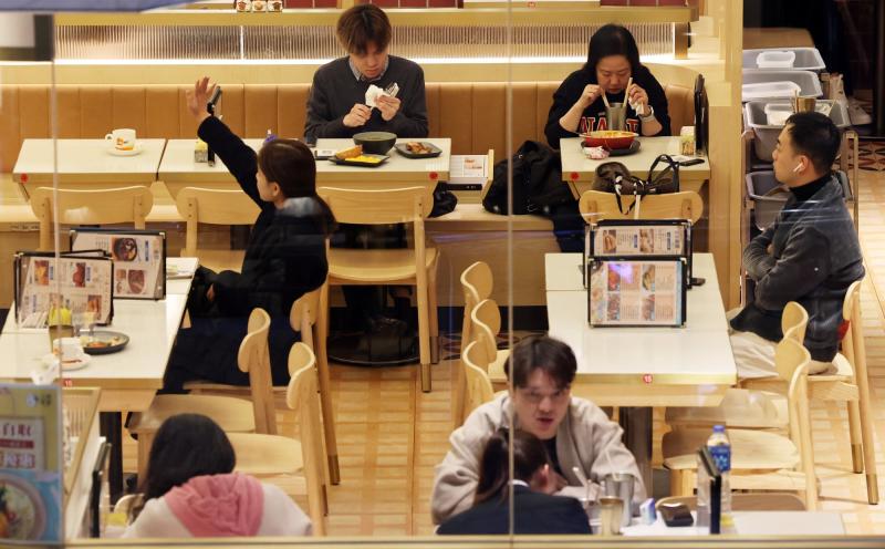 Bangkok Post - Hong Kong records first decline in number of licensed ...