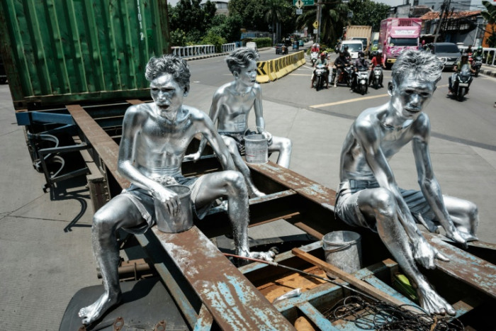 Bangkok Post - Indonesia's 'silvermen' beg to make ends meet