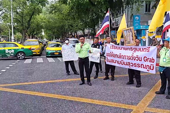 Taxi drivers demand govt end Grab service at airport Bangkok Post Learning - Learn English from News