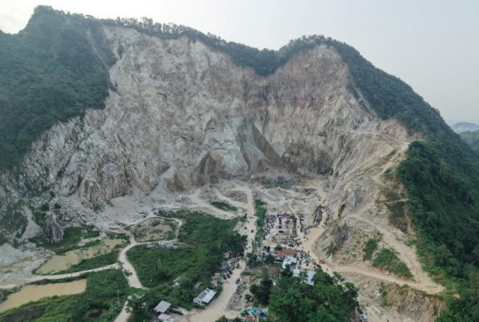 Bangkok Post - Search continues for Indonesia quarry collapse victims ...