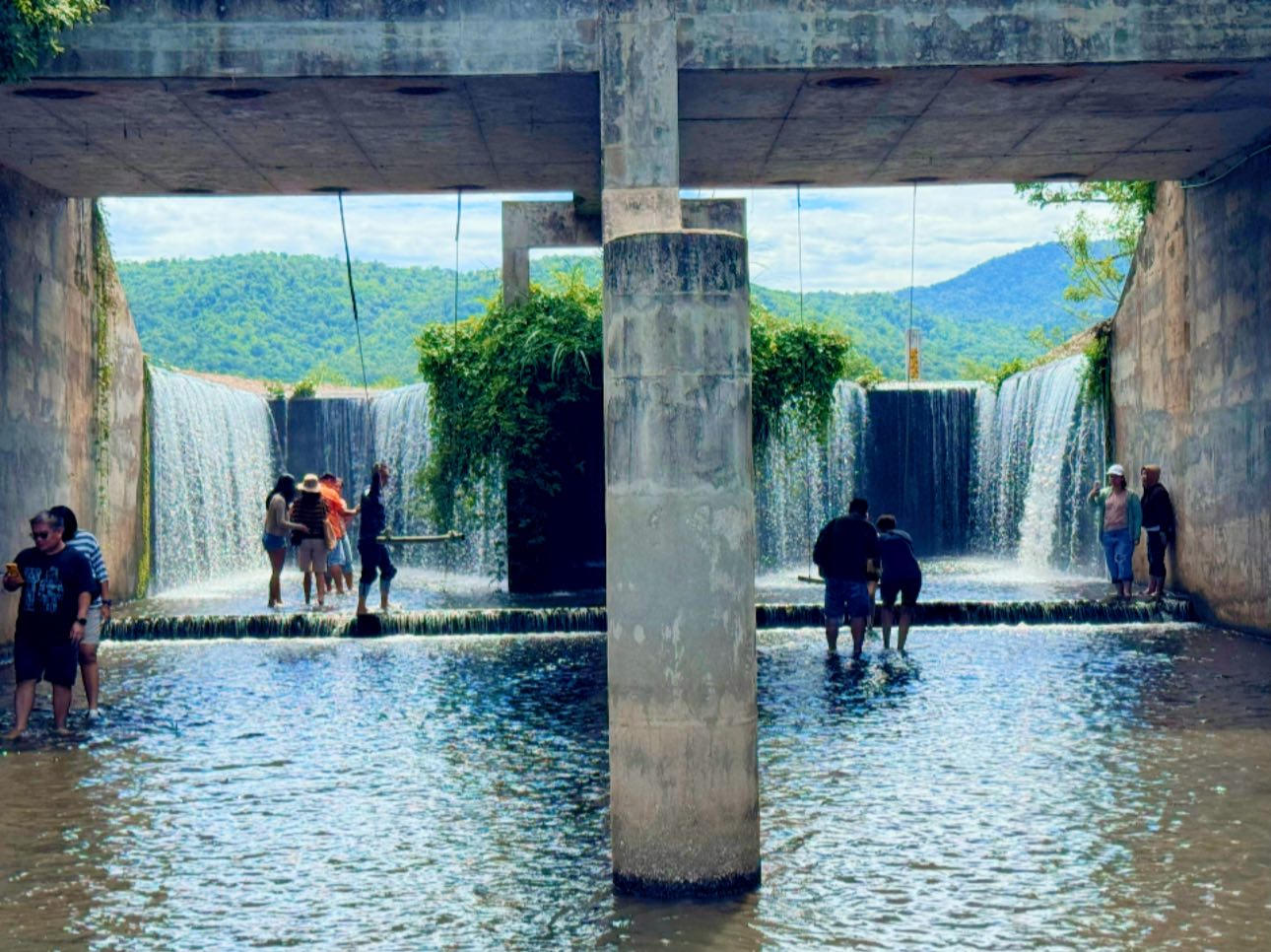 Bangkok Post - Tourists flock to Pang Sawan water curtain over long weekend