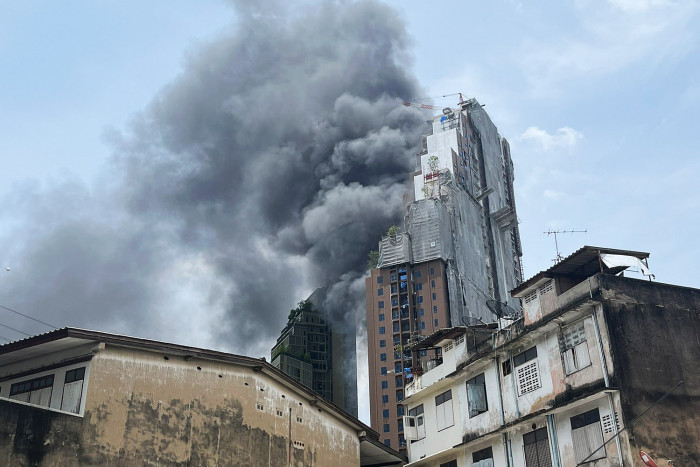 Bangkok Post - Fire breaks out at Bangkok condo construction site
