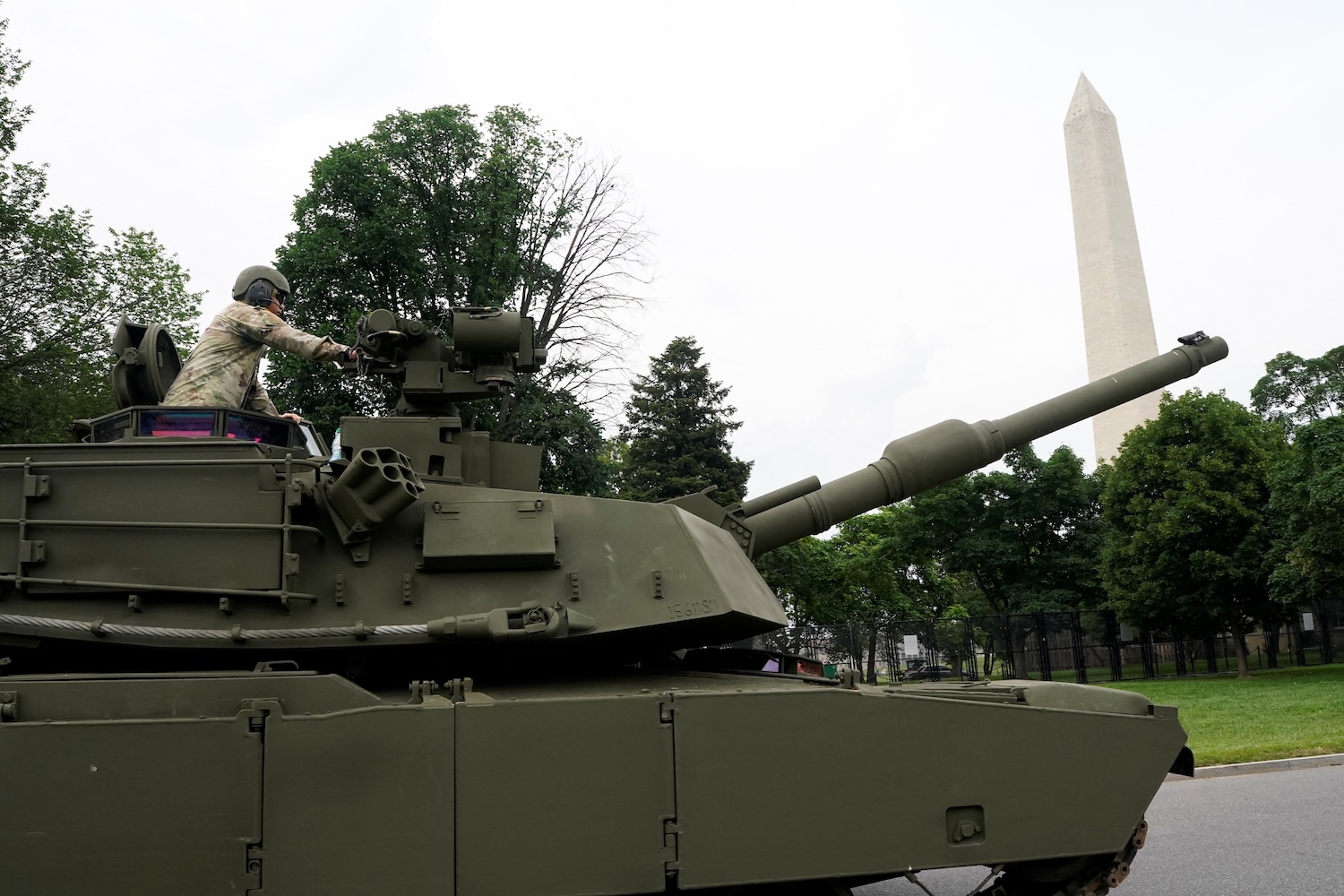 Bangkok Post - Protests and bad weather may rain on Trump’s parade