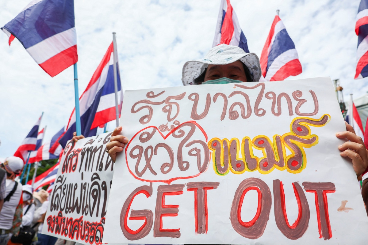 Bangkok Post - Protesters demand PM step down after phone call leak