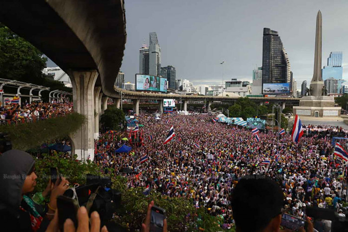 Calls for a new PM grow Bangkok Post Learning - Learn English from News