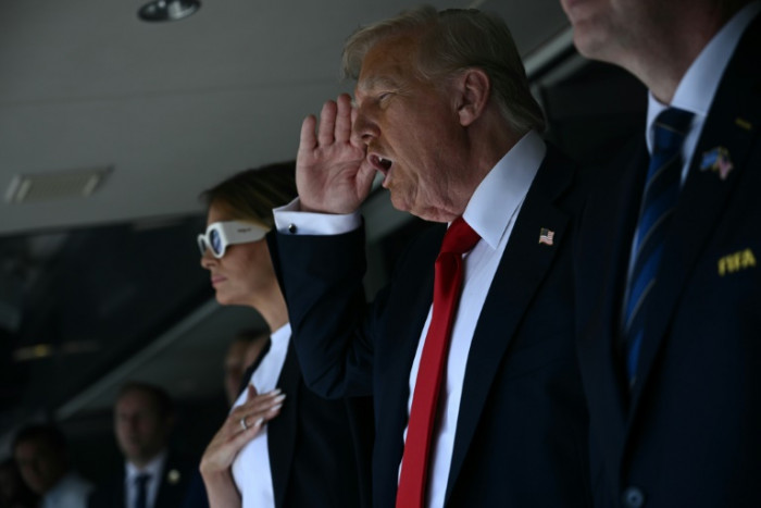 Bangkok Post - Boos and applause for Trump at FIFA Club World Cup final