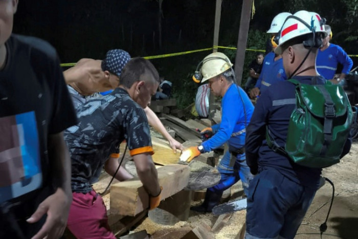 Bangkok Post - 18 trapped gold miners rescued in Colombia