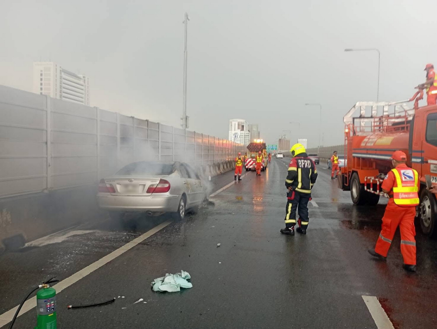 Bangkok Post - Spectacular car fire doused on Sirat Expressway