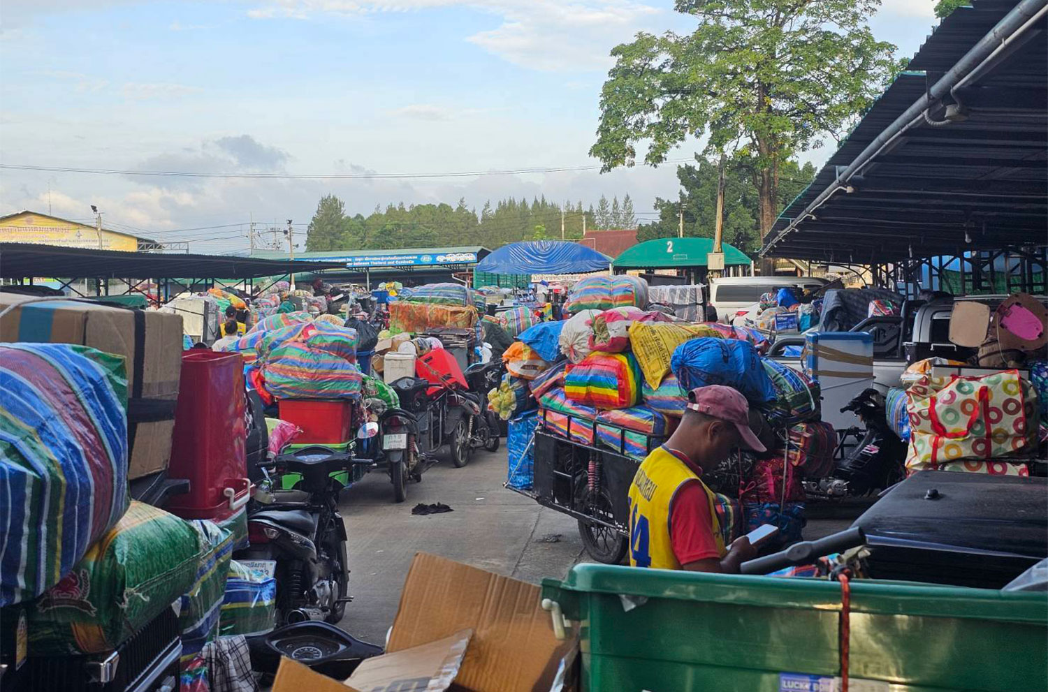 Bangkok Post - Cambodian nationals throng Chanthaburi border checkpoint ...