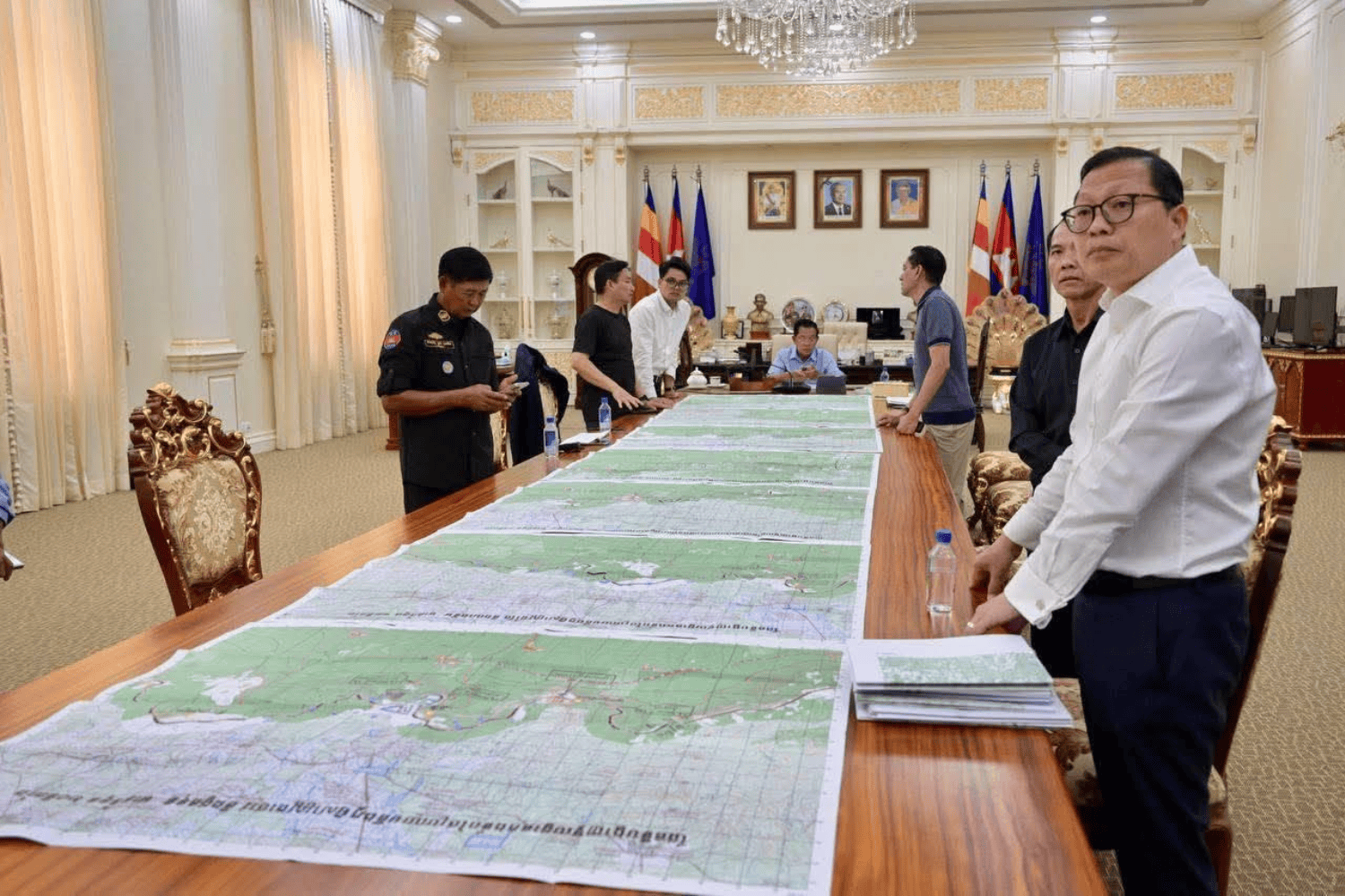 Bangkok Post - Cambodia's Hun Sen deletes military map photo after ...