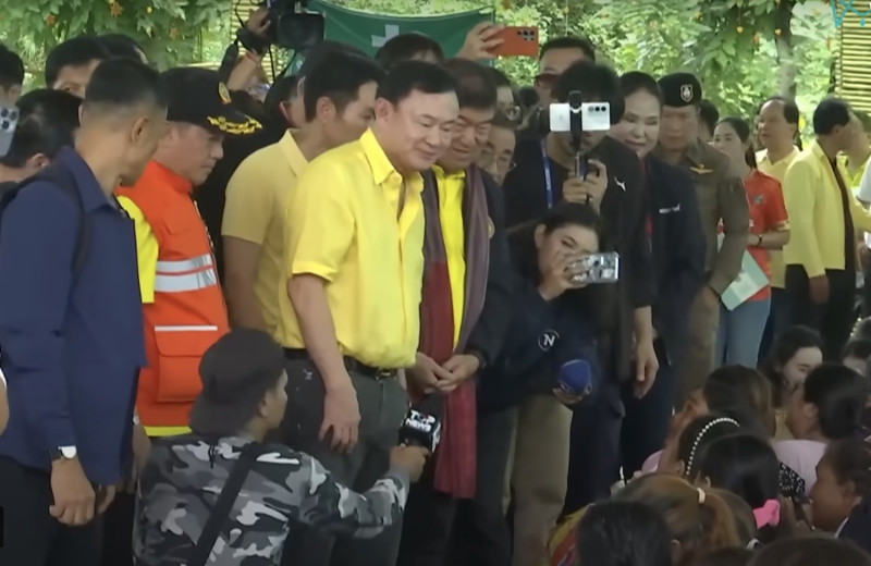 Bangkok Post - Thaksin: Let military ‘complete their mission’