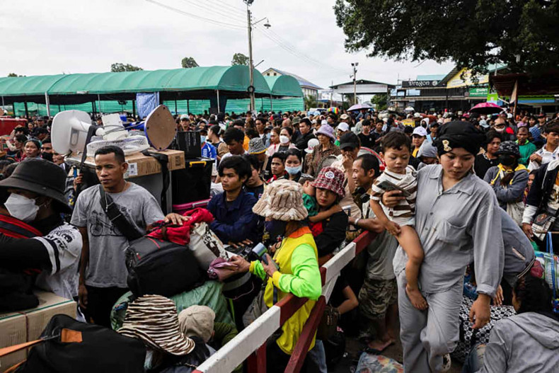 Bangkok Post - Cambodia escalates border attacks with heavy weapons ...