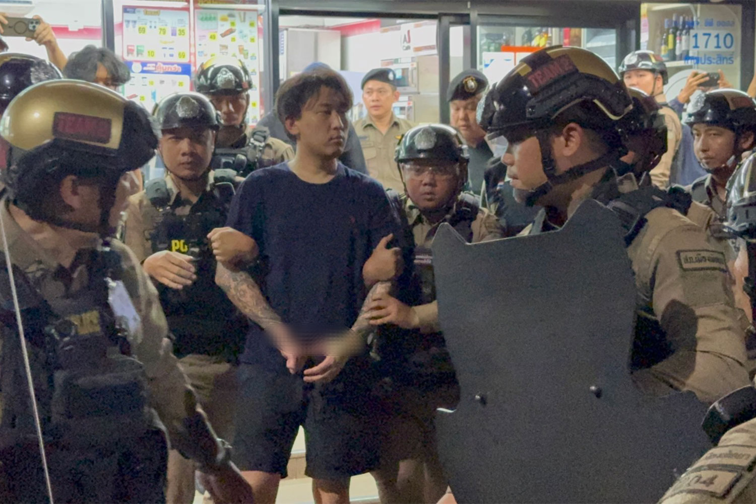 Chinese man arrested after armed standoff at Pattaya store Bangkok Post ...