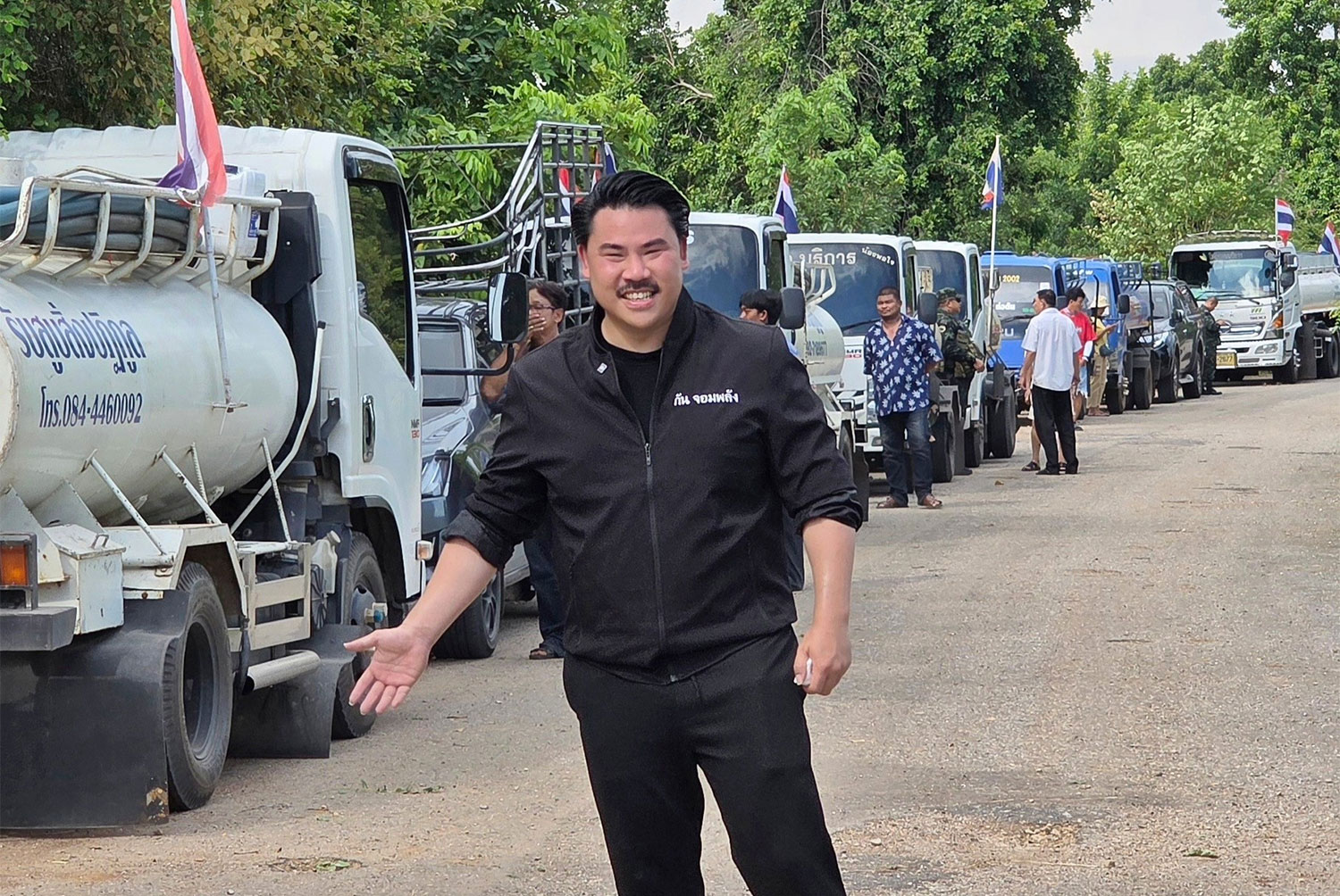 Bangkok Post - Thai social media star stages sewage stunt at tense border