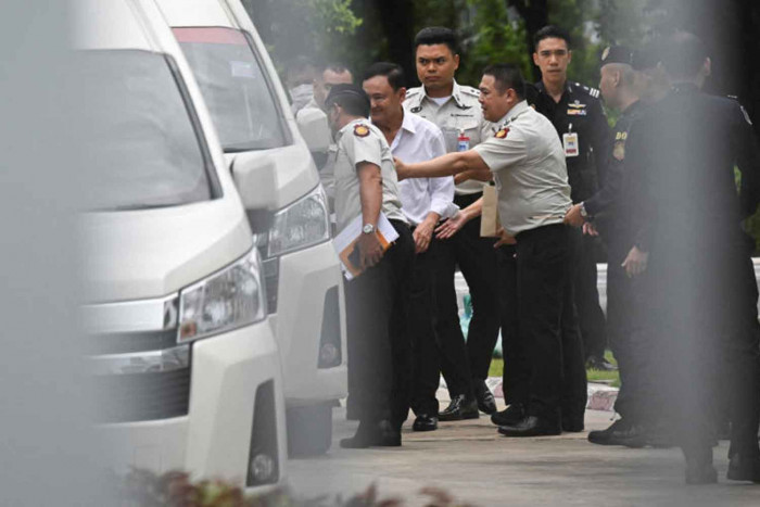 Bangkok Post - Thaksin in jail 'hurts aura, may save party'