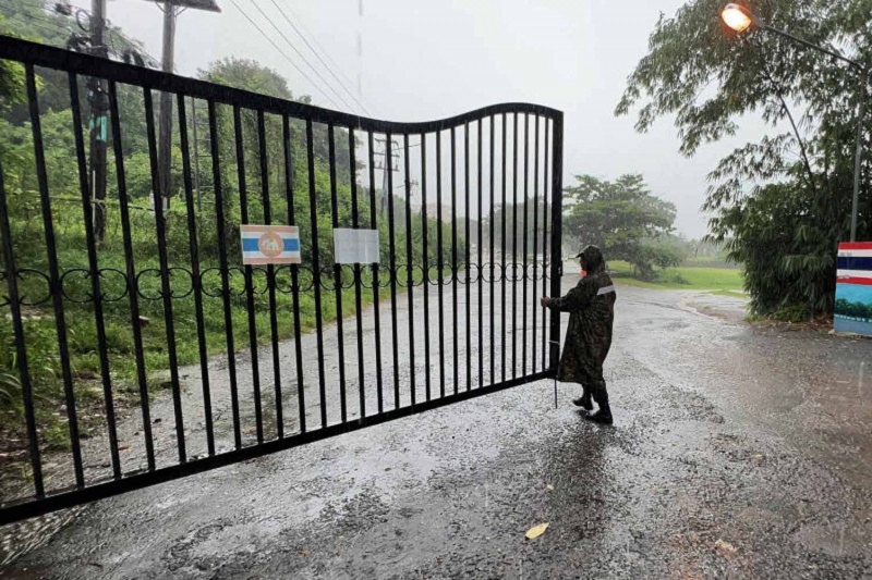 Bangkok Post - Thailand, Cambodia agree on weapon withdrawal, mine ...