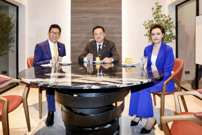 Bangkok Post - PM Anutin introduces his economic team