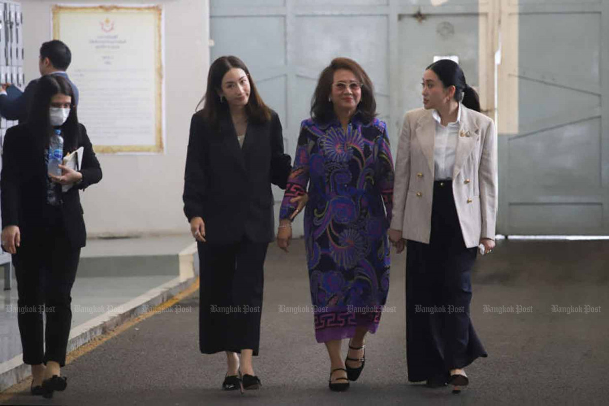 Bangkok Post - Imprisoned Thaksin healthy, morale good, says visiting family