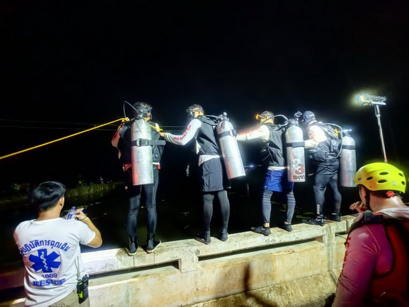Bangkok Post - Korat man clearing blocked channel drowns after fall from bridge