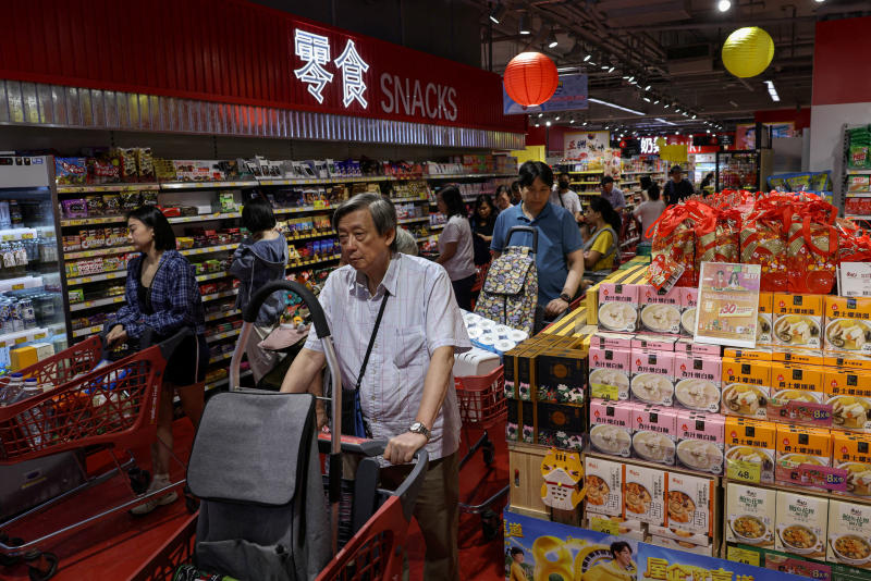 Bangkok Post - Hong Kong airport cuts flights from Tuesday due to super ...