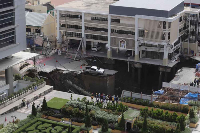 Bangkok Post - Bangkok hospital sinkhole repairs make progress despite rainfall