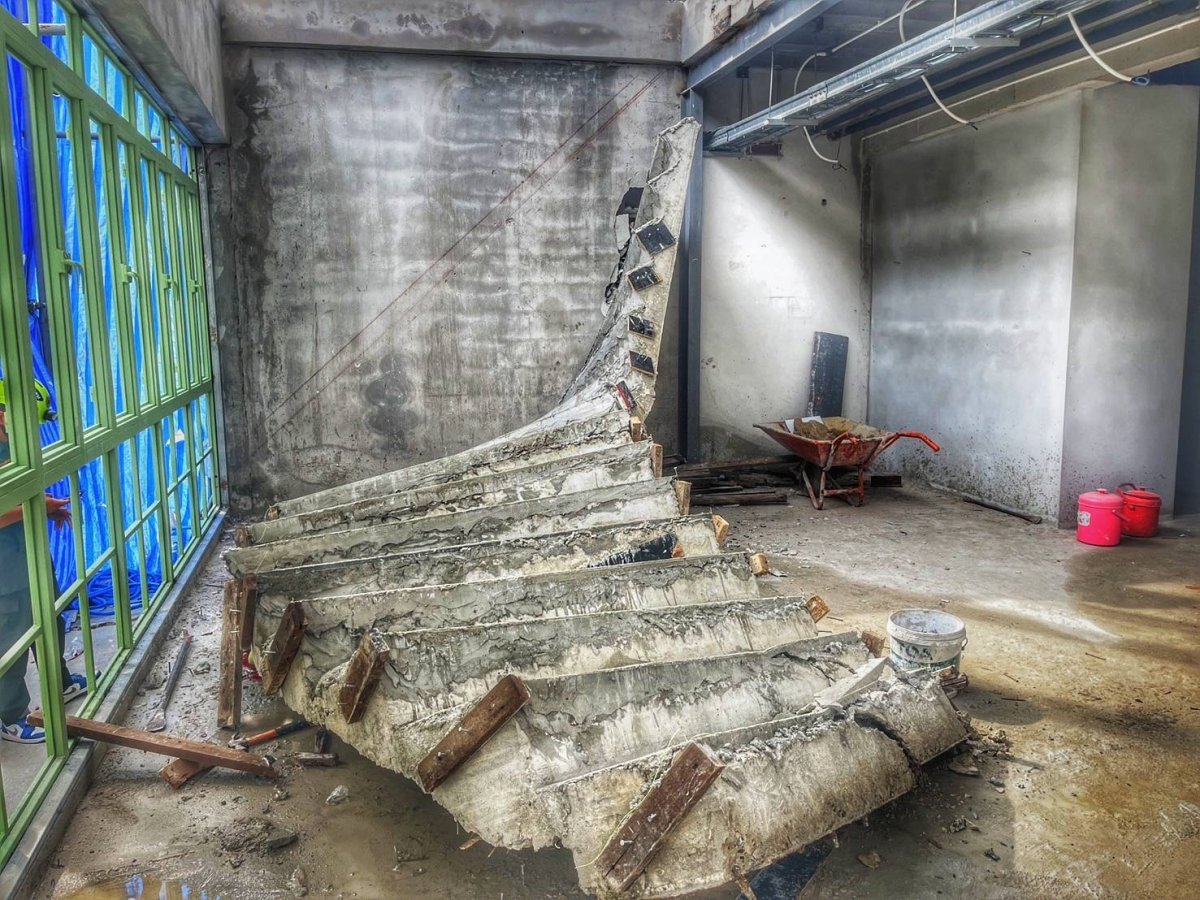 Bangkok Post - Tragedy as staircase collapses at Bangkok construction ...