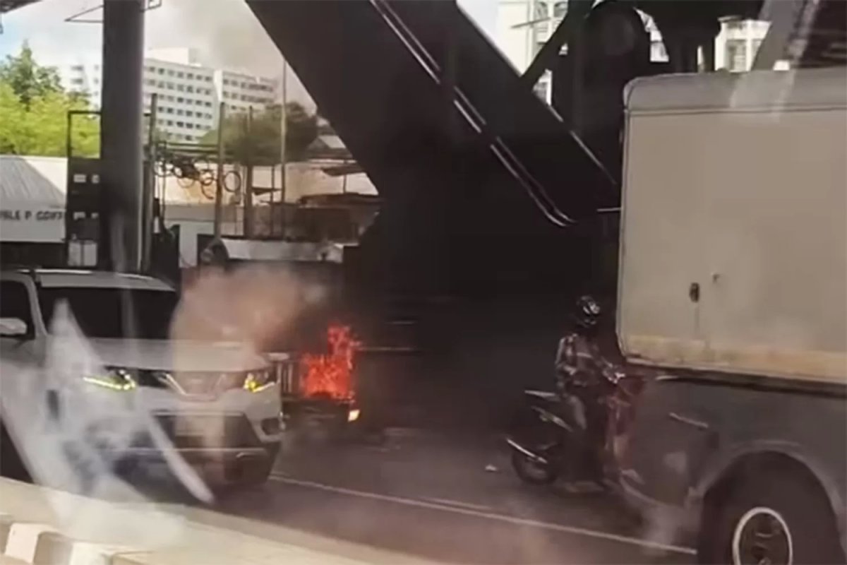 Young man sets himself on fire in Bangkok Bangkok Post Learning - Learn ...