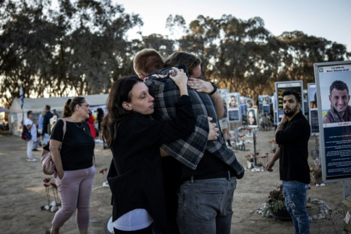 Bangkok Post - Israelis mourn at Hamas massacre site